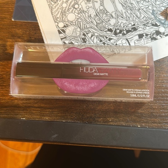 HUDA BEAUTY | Makeup | Huda Demi Matte Liquid Lipstick In Catwalk Killa ...
